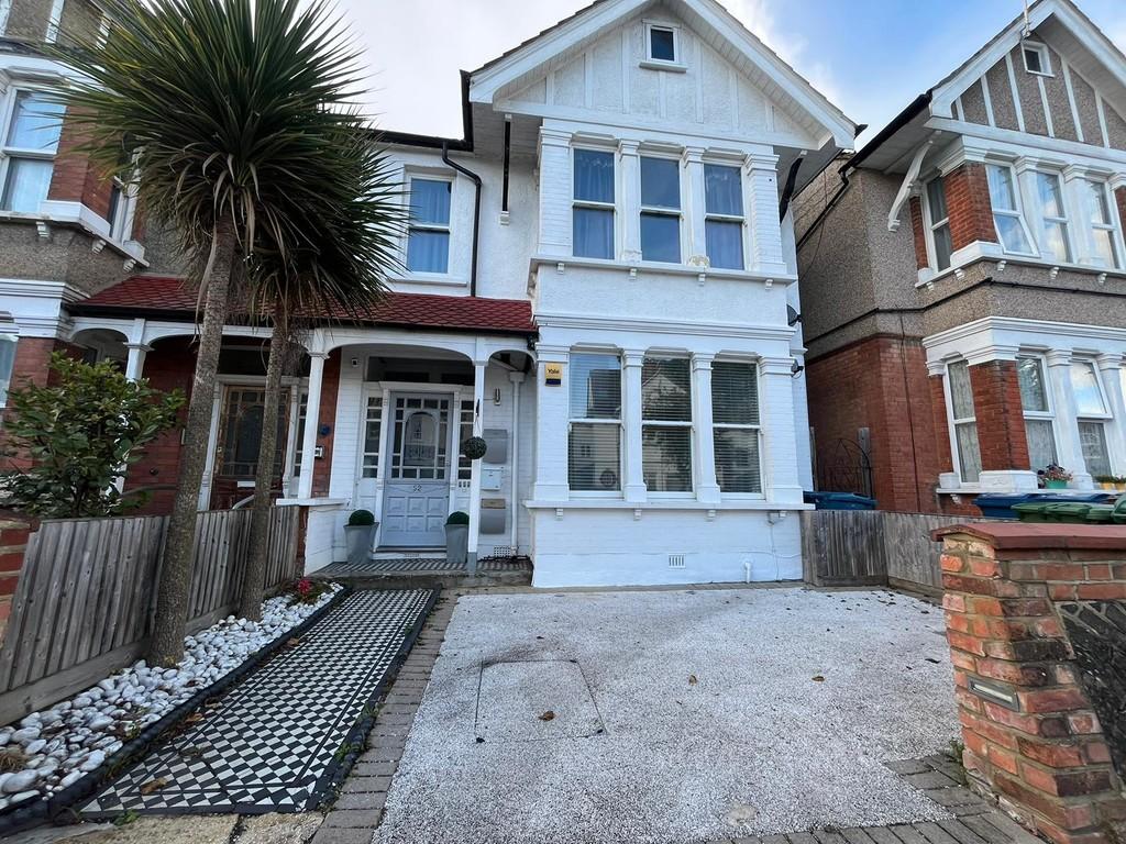 Cunningham Park, Harrow HA1 3 bed ground floor flat - £2,100 pcm (£485 pw)