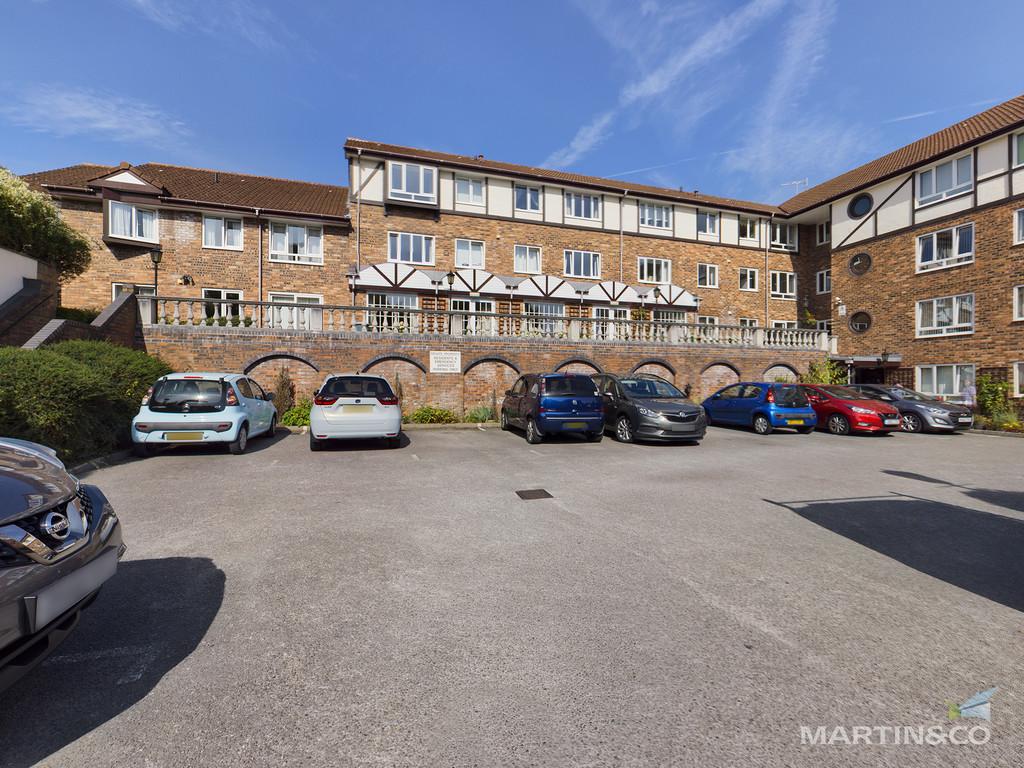 Heathdale Manor, Wirral CH63 1 bed apartment - £87,500