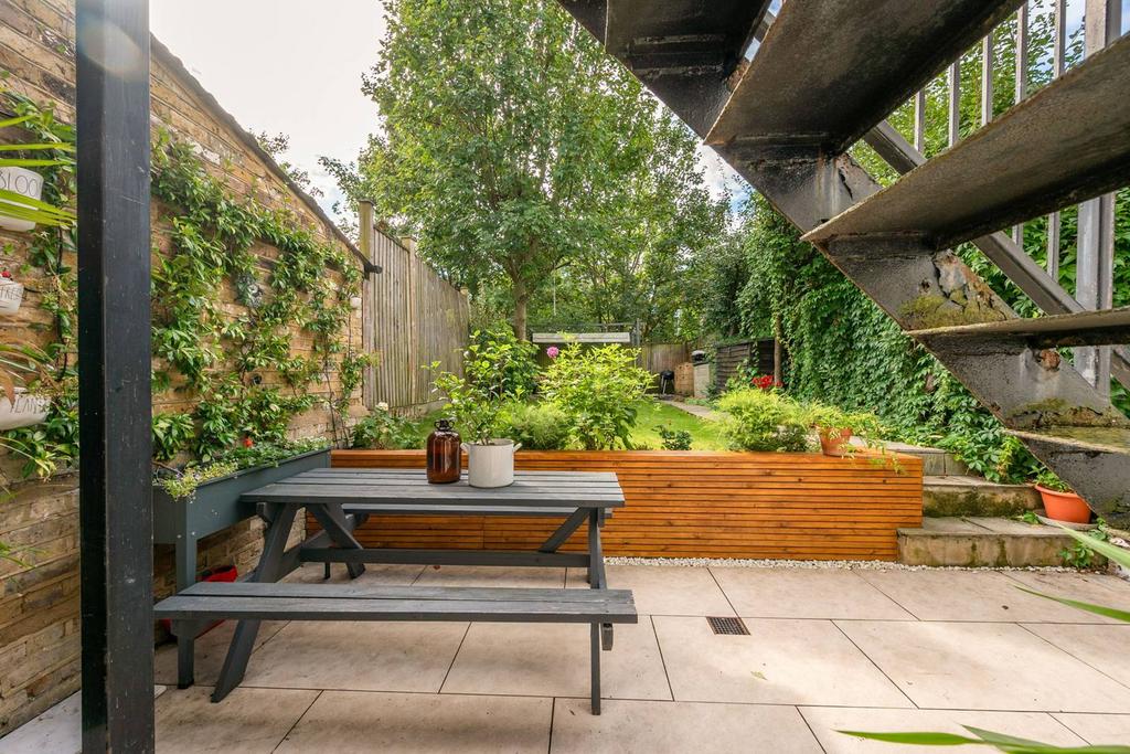 Fawe Park Road, Putney, London, SW15 1 bed maisonette - £3,000 pcm (£ ...