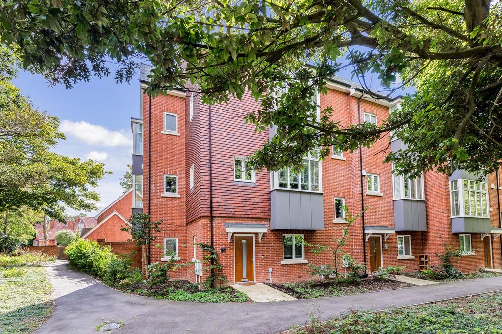 Shorncliffe Road, Folkestone, CT20 4 bed semi-detached house for sale ...