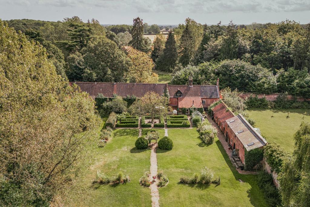 North Burlingham 4 bed property for sale - £995,000