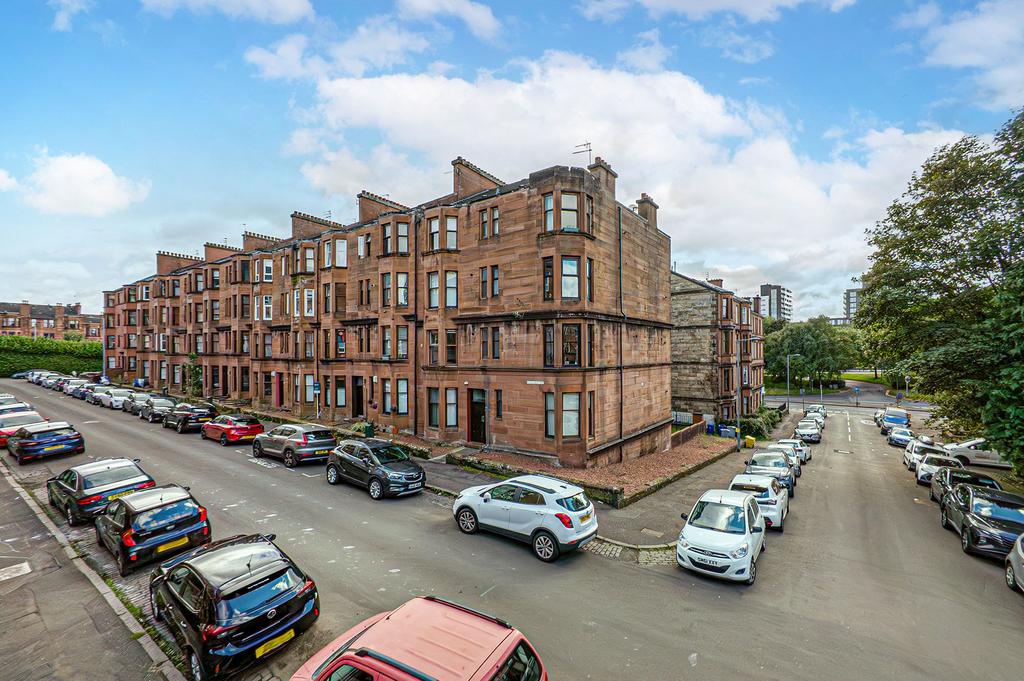 Kennoway Drive, Thornwood, Glasgow 1 bed apartment - £129,000