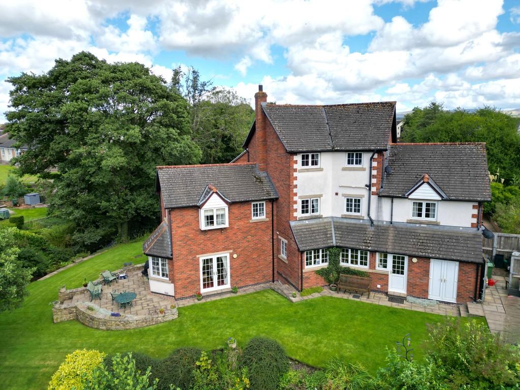 Waters Meet, Warwick Bridge 6 bed detached house - £550,000
