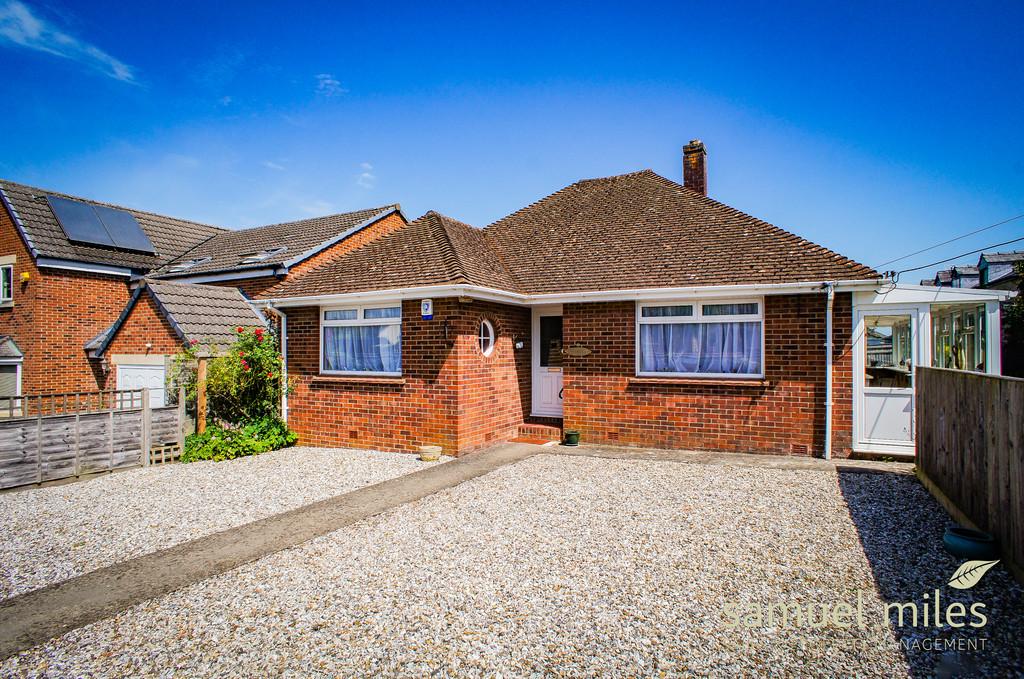 The Hyde, Purton SN5 3 bed detached bungalow - £415,000