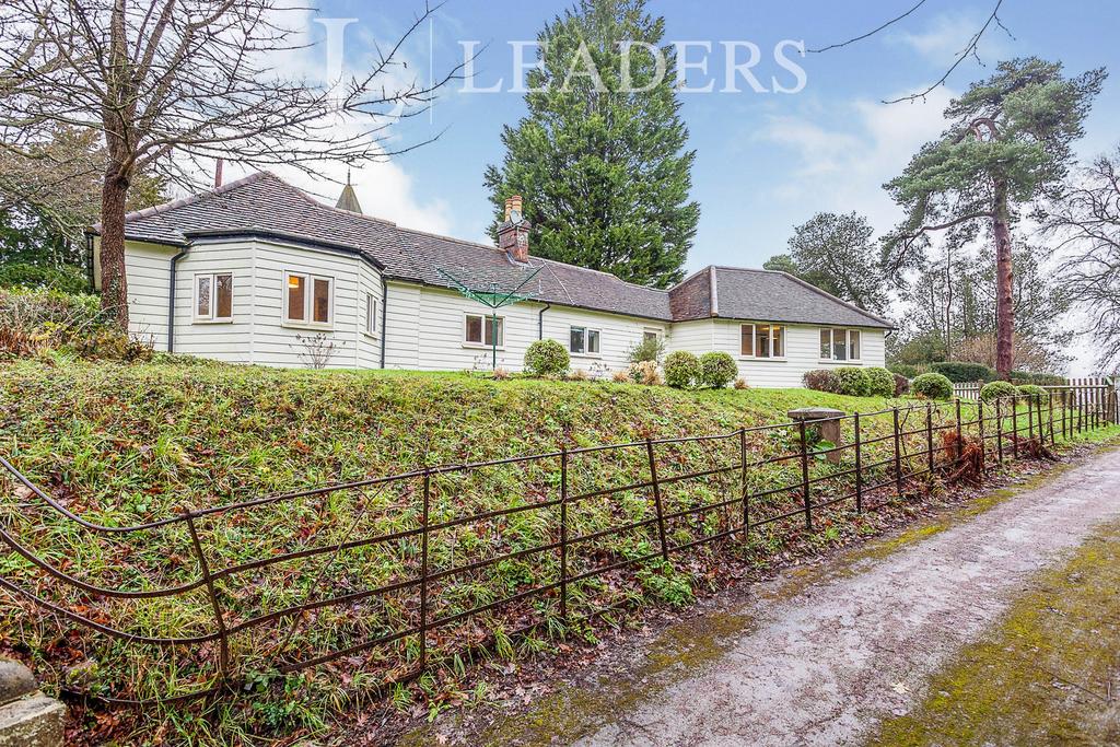 London Road, Balcombe 4 bed detached house - £1,850 pcm (£427 pw)