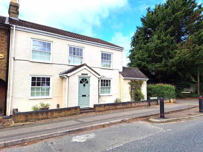 Dunstable Road, Toddington 4 bed semi-detached house - £1,725 pcm (£398 pw)