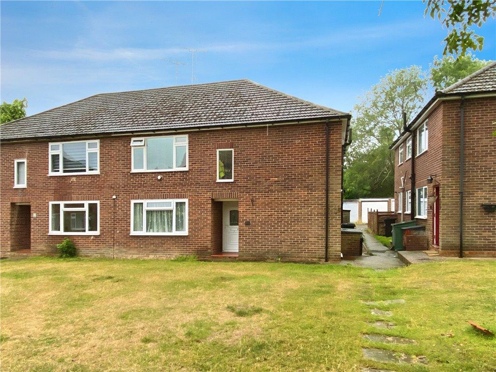 Hinton Close, Crowthorne, Berkshire 2 bed maisonette - £275,000