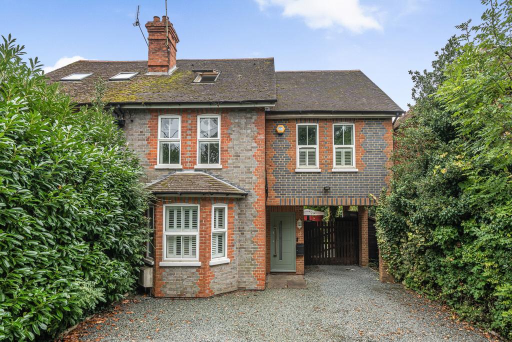 Cutbush Lane West, Reading RG2 5 bed semi-detached house - £2,350 pcm ...