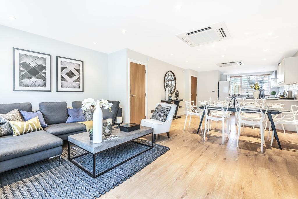 Adams Mews Tooting Bec SW17 4 bed house - £4,000 pcm (£923 pw)