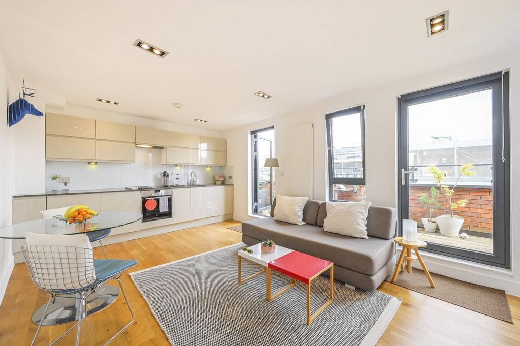 Poplar High Street, Poplar, London, E14 1 bed flat to rent - £2,700 pcm ...