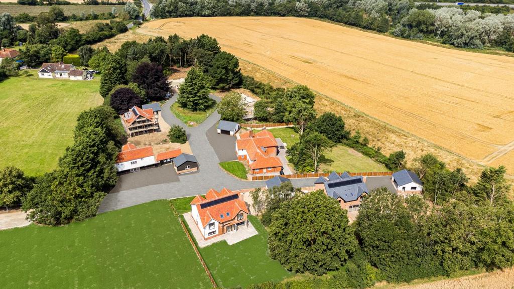 Sparlings Farm, Chelmsford Road, Dunmow 4 bed detached house for sale ...