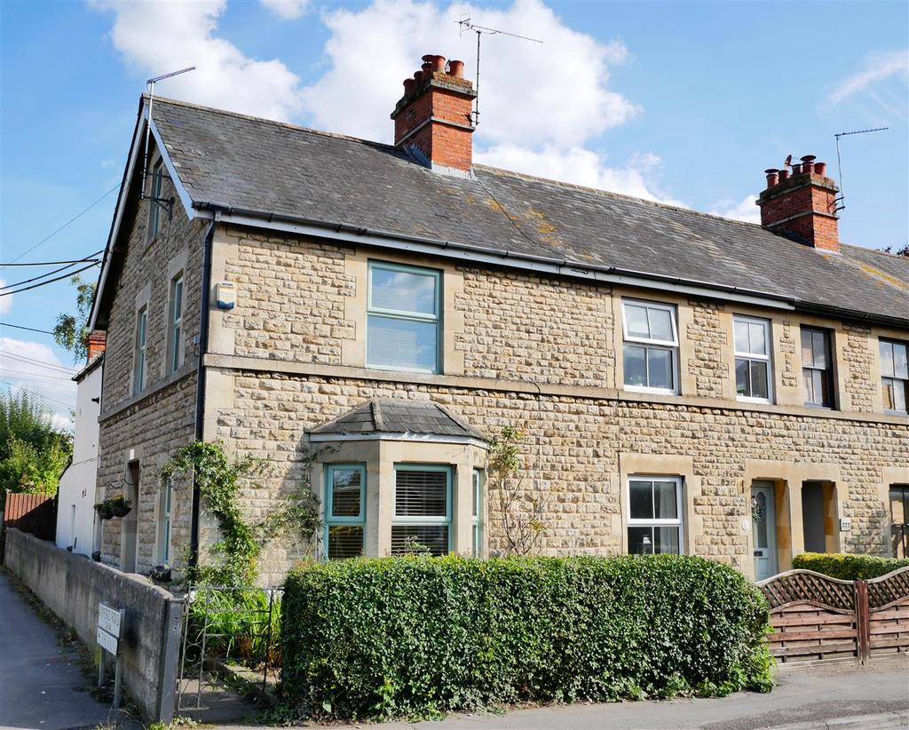 Oxford Road, Calne 3 bed semi-detached house - £310,000