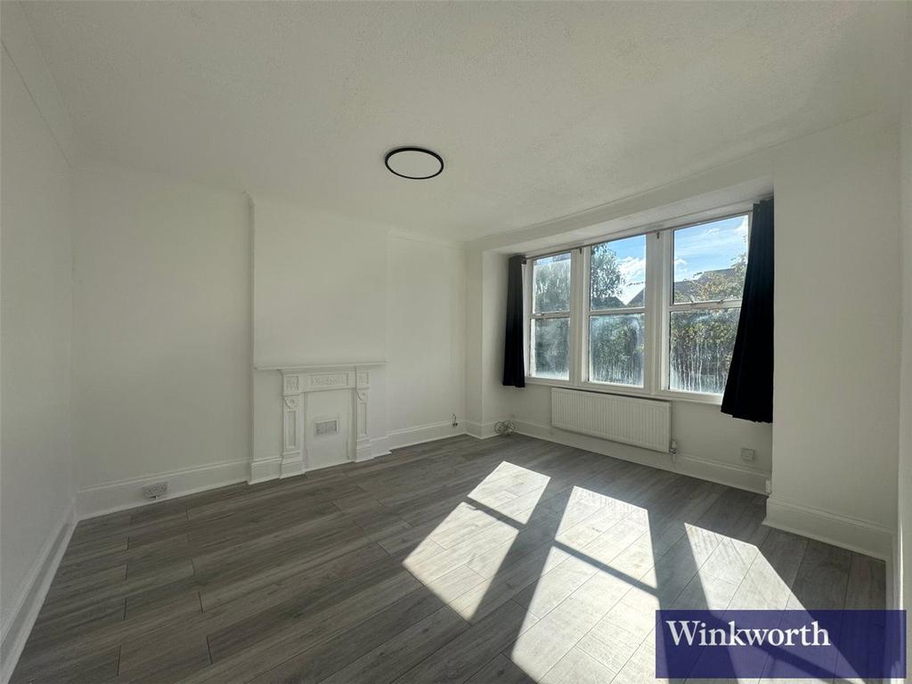 Pinner Road, Harrow, Middlesex, HA1 3 bed apartment for sale - £375,000