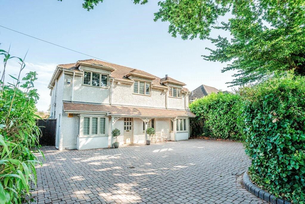 The Grove, Dorset BH23 5 bed detached house - £695,000