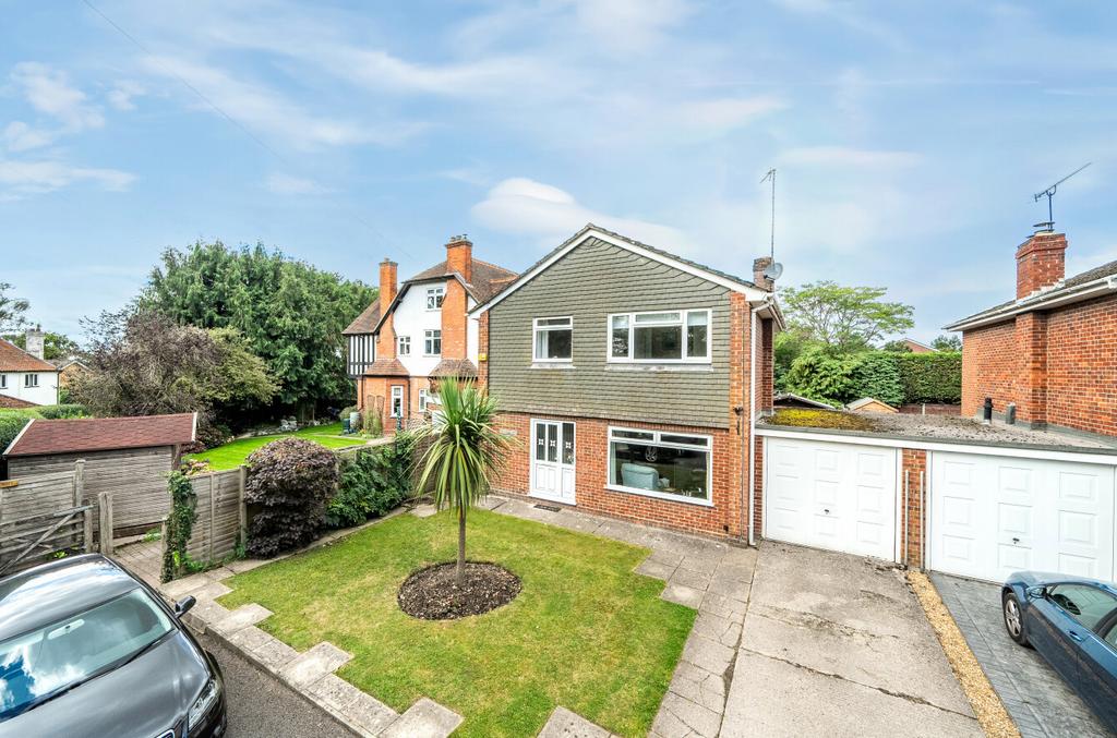 The Avenue, Reading RG7 3 bed link detached house - £439,950