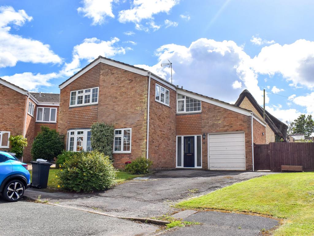 The Willows, Silverstone, NN12 4 bed detached house - £500,000