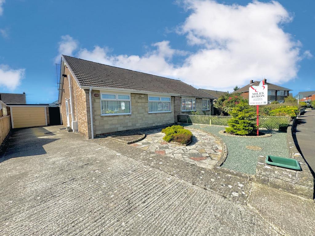 Upper Stratton, Swindon SN2 2 bed bungalow for sale - £260,000