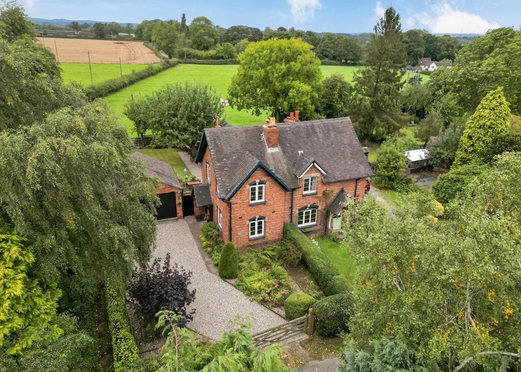 Elmhurst, Lichfield WS13 2 bed semi-detached house - £475,000