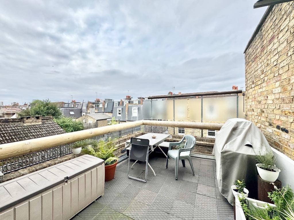 Battersea Park Road, London, SW11 4ND 1 bed flat for sale - £375,000