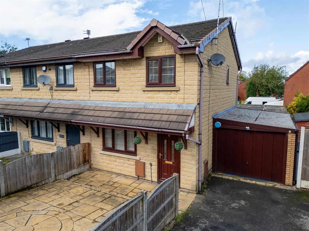 Knowl Hill View, Heywood 3 bed end of terrace house for sale - £190,000