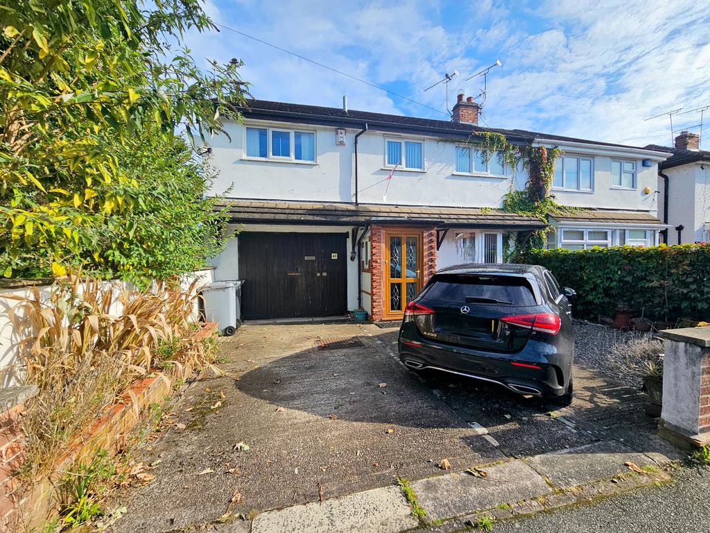 Holland Street, Crewe CW1 3 bed semi-detached house - £210,000