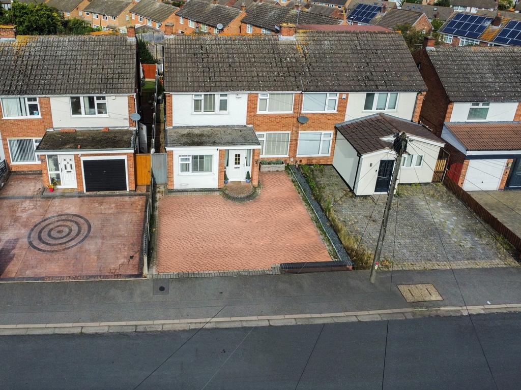 Oxendon Way, Coventry CV3 3 bed semi-detached house - £300,000