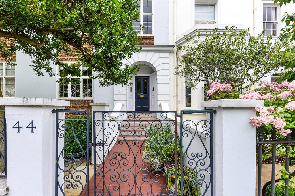 Victoria Road, Kensington, W8 2 bed apartment - £6,500 pcm (£1,500 pw)