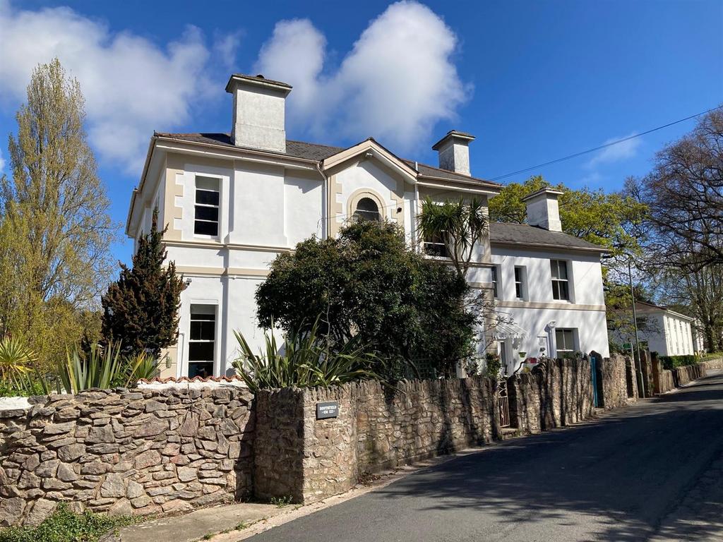 Lower Erith Road, Torquay 3 bed apartment - £290,000