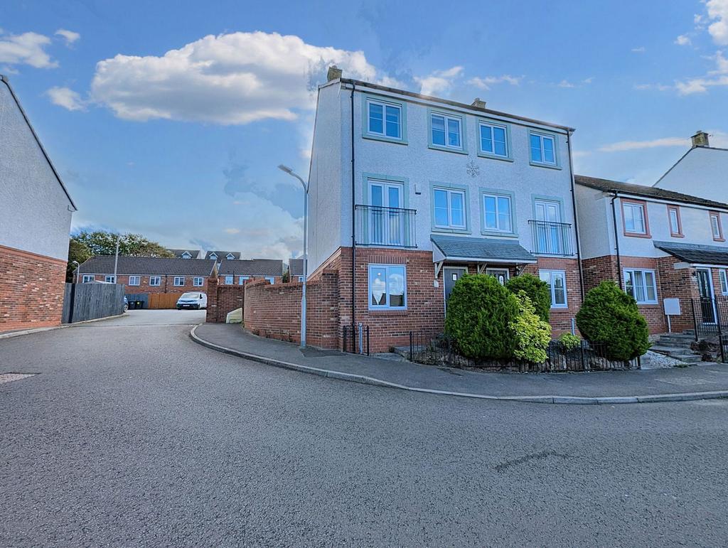 Hartside Court, Workington CA14 3 bed semi-detached house - £160,000