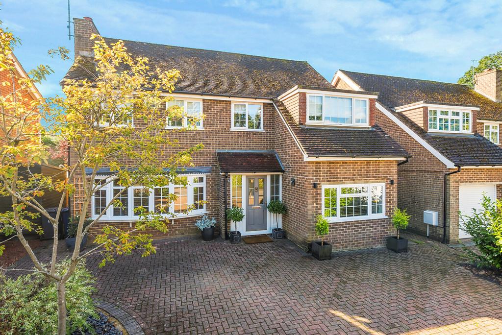 Parkfield, Busbridge, Godalming, GU7 4 bed detached house - £1,000,000