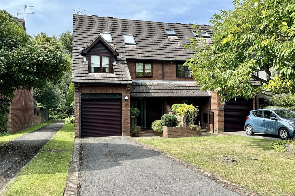 Godalming *No Onward Chain* 3 bed end of terrace house for sale - £575,000