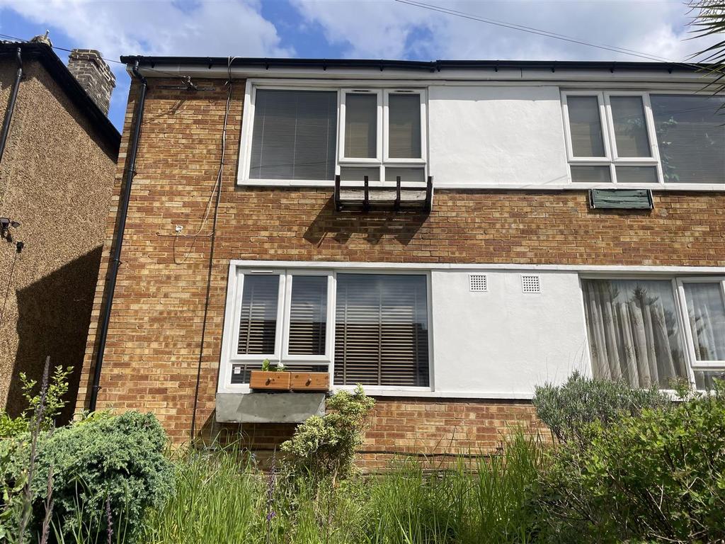 2 Bedroom ground floor Maisonette... 2 bed flat - £1,700 pcm (£392 pw)
