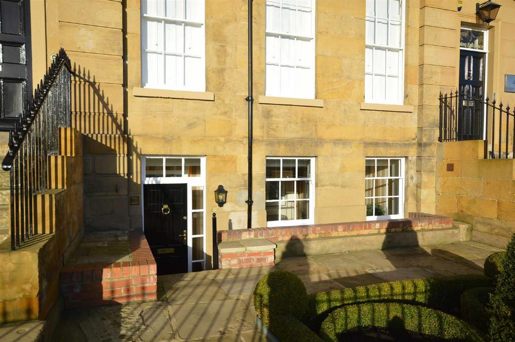5 Belvoir Terrace, Scarborough YO11 1 bed apartment - £695 pcm (£160 pw)