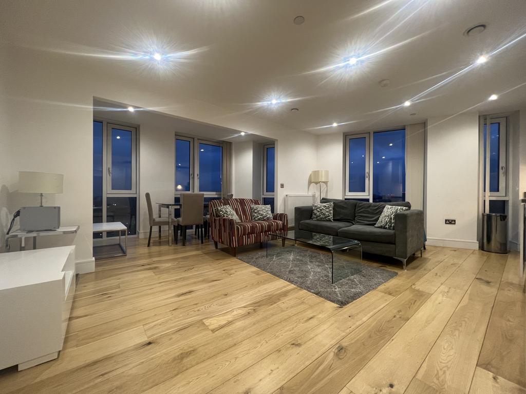 Sky View Tower, 12 High Street... 2 bed apartment - £2,396 pcm (£553 pw)
