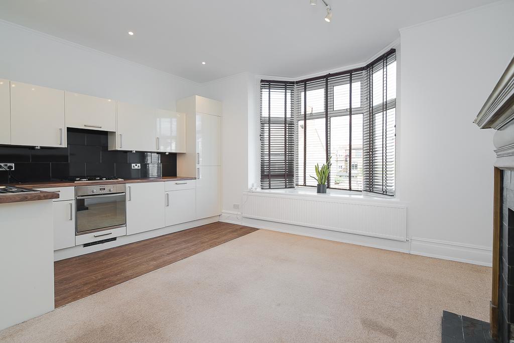 Sheen Lane 1 bed flat - £1,600 pcm (£369 pw)