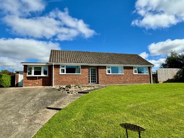 Bargate Tathwell Louth LN11 9SR 3 bed detached bungalow - £320,000