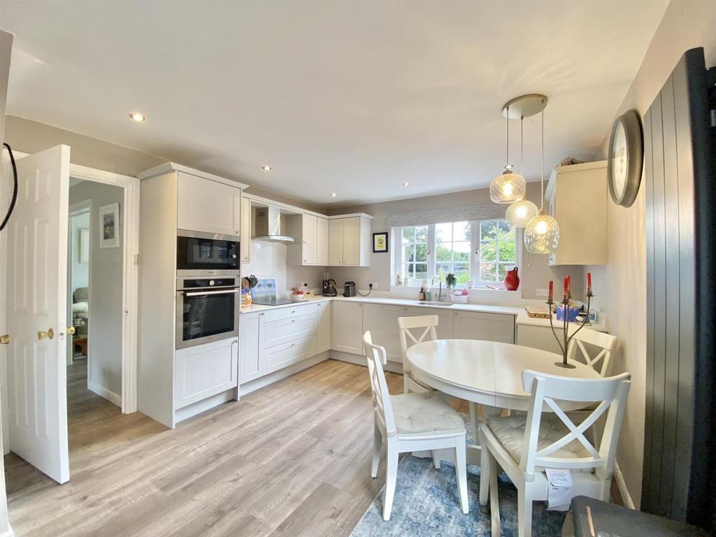 Fox Covert Close, Aiskew, Bedale 4 bed detached house - £375,000