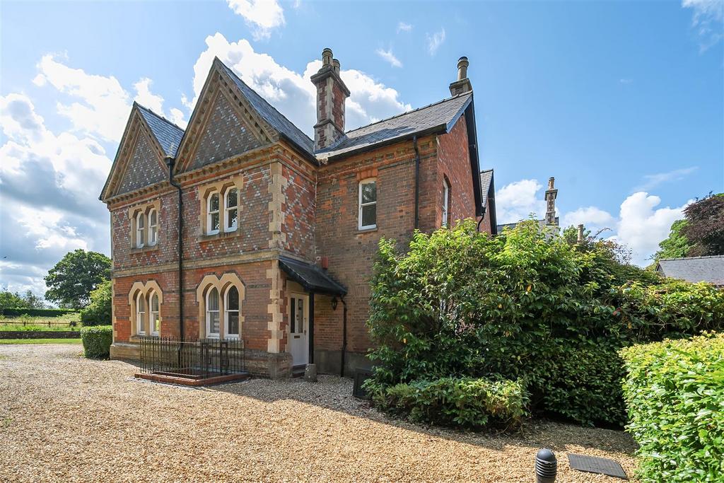 Savernake Manor, Marlborough 3 bed terraced house for sale - £550,000