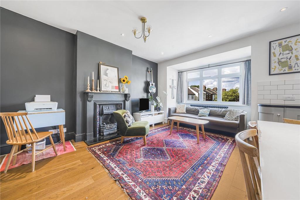 Albemarle Gardens, New Malden, KT3 2 bed maisonette - £425,000