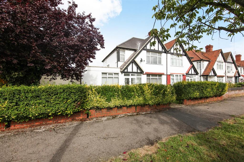 Carlton Avenue West, Wembley 4 bed semi-detached house - £2,800 pcm (£ ...