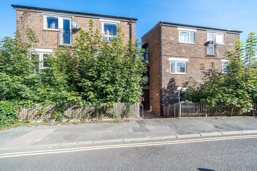 West Norwood SE27 1 bed flat - £215,000