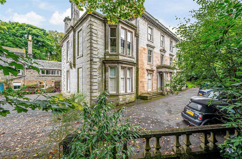 3 Broomhead House, Dunfermline 2 bed flat - £234,000
