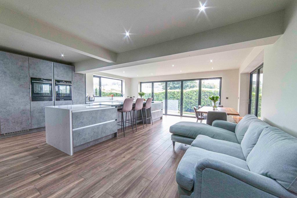 The Meadows, Grotton, Saddleworth, OL4 4 bed detached house - £580,000