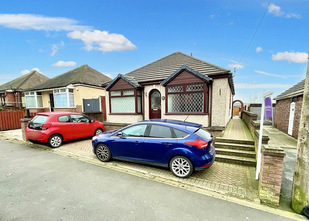 Longton Hall Road, Stoke-On-Trent, ST3 4 bed detached bungalow - £275,000