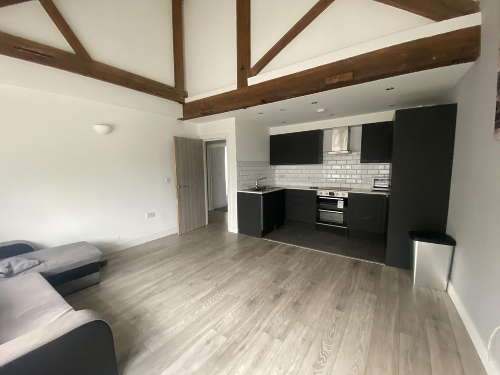 Castle View Court, Upper Dock Street... 3 bed flat - £1,200 pcm (£277 pw)