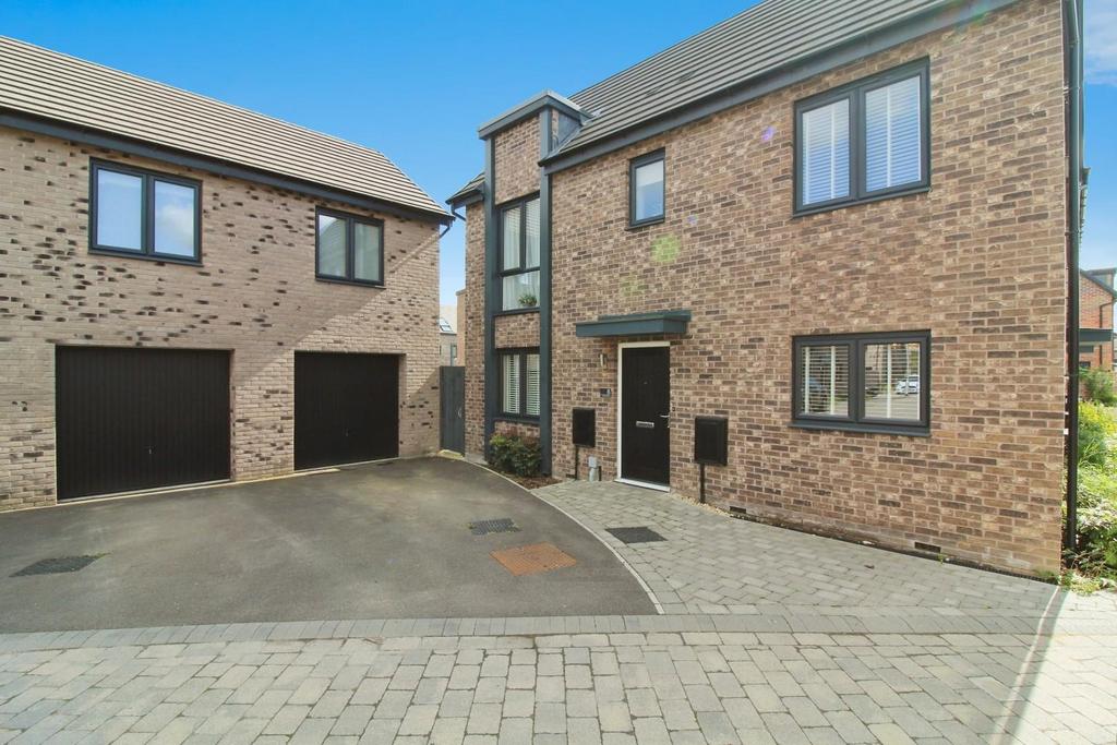 Sawmill Mews, Tapton, Chesterfield... 3 bed end of terrace house - £255,000