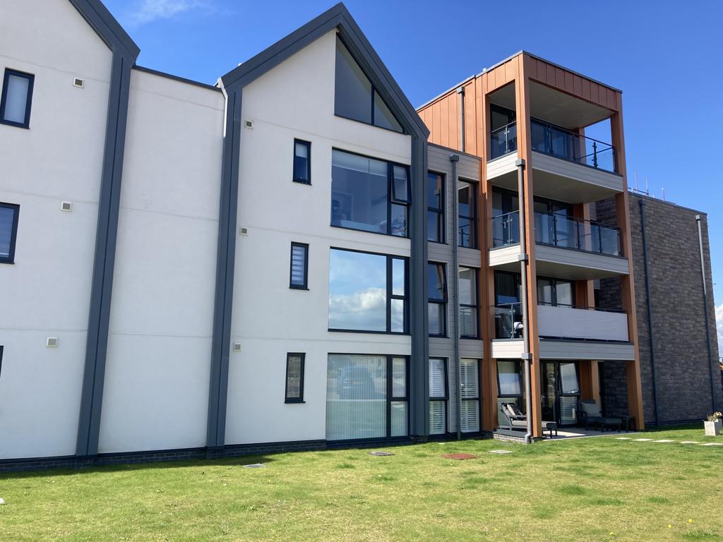 THE REST, REST BAY, PORTHCAWL, CF36 3UP 1 bed apartment for sale - £259,000