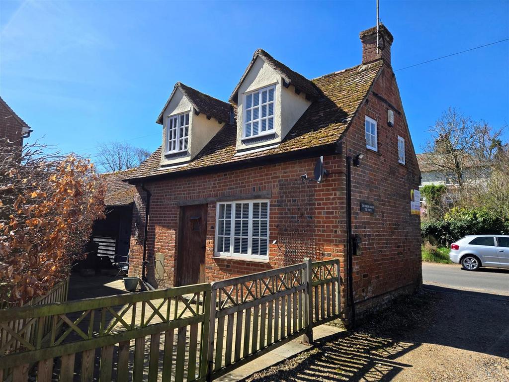 CHAIN FREE DETACHED COTTAGE - The... 1 bed detached house - £349,950