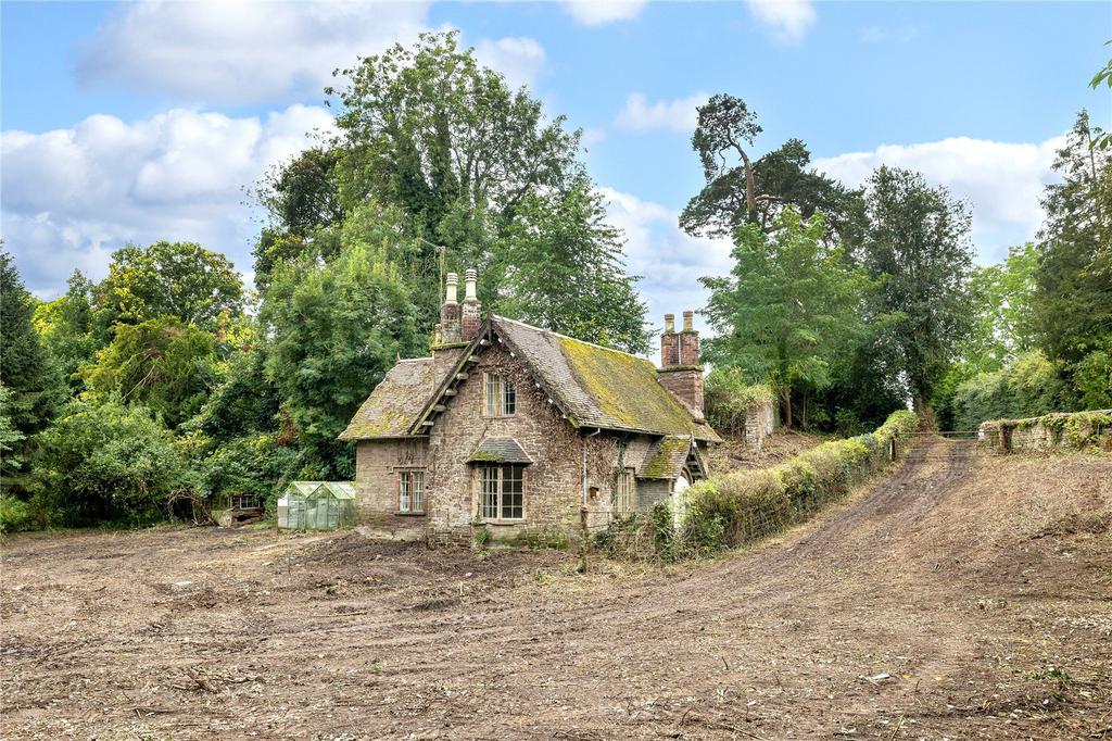 Bromfield, Ludlow, Shropshire, SY8 3 bed detached house - £250,000
