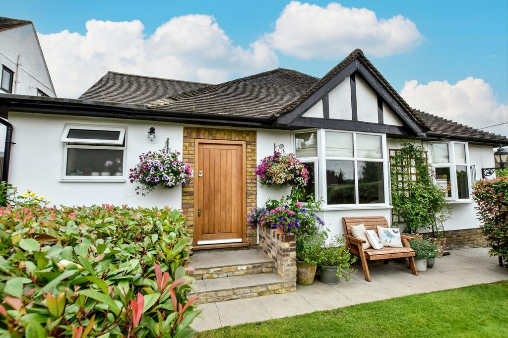 Hunton Bridge Hill, Hunton Bridge, WD4 3 bed bungalow - £730,000